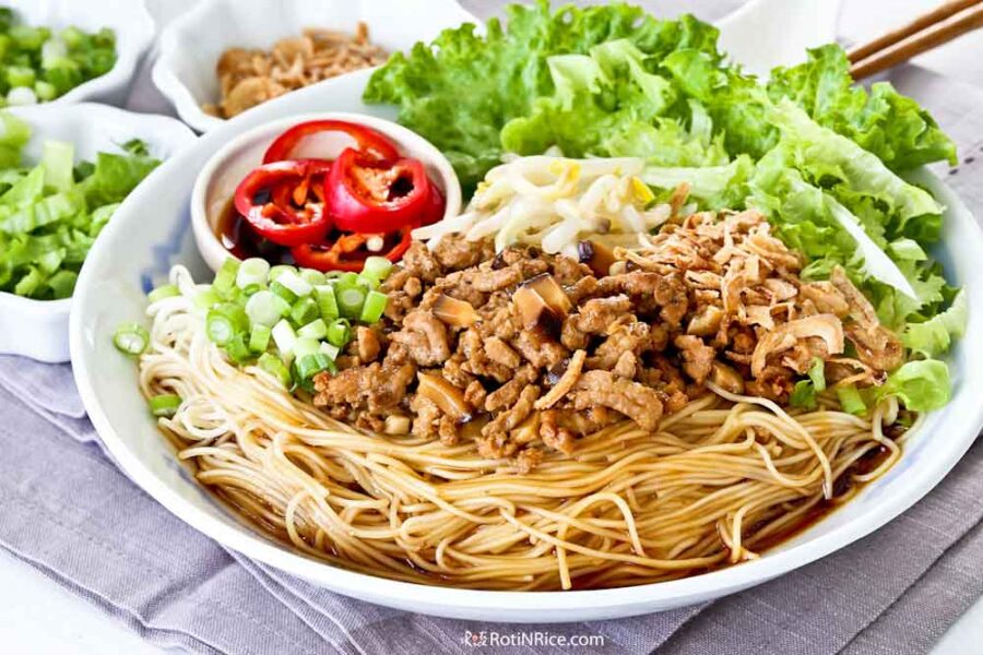 Bak Chor Mee Suah (Wheat Vermicelli with Meat Sauce) - Roti n Rice